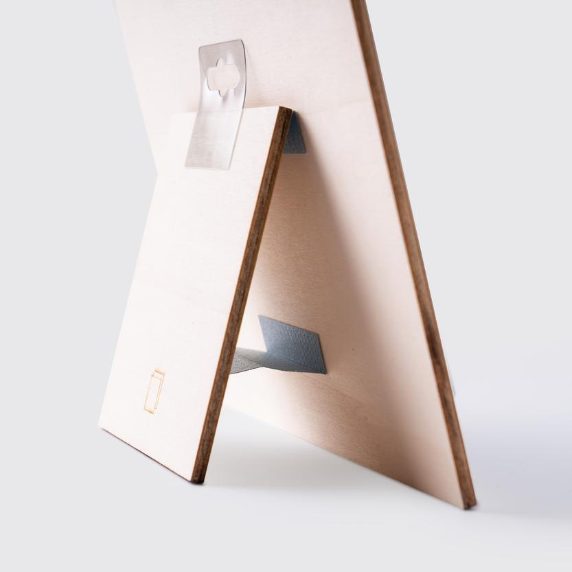 Wooden calendar stand | Squared.one